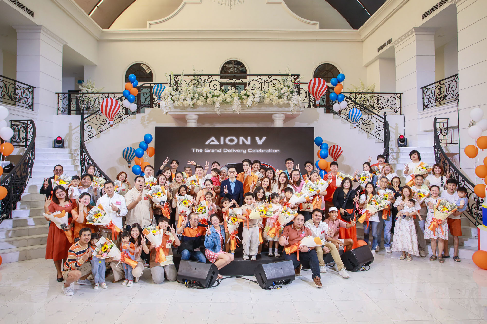 ต่อ-ธนภพ ร่วมดินเนอร์สุดพิเศษ พร้อมจัดเซอร์ไพรส์สุดพิเศษ ในงาน AION Thailand จัดงาน AION V The ...